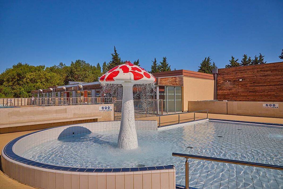 Camping Les Avignon - Villeneuve-lès-Avignon, Languedoc Roussillon ...